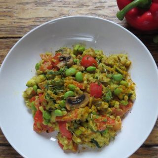 Gemüse-Eblypfanne mit Edamame und einer Cashew-Curry Sauce | Vegan Heaven